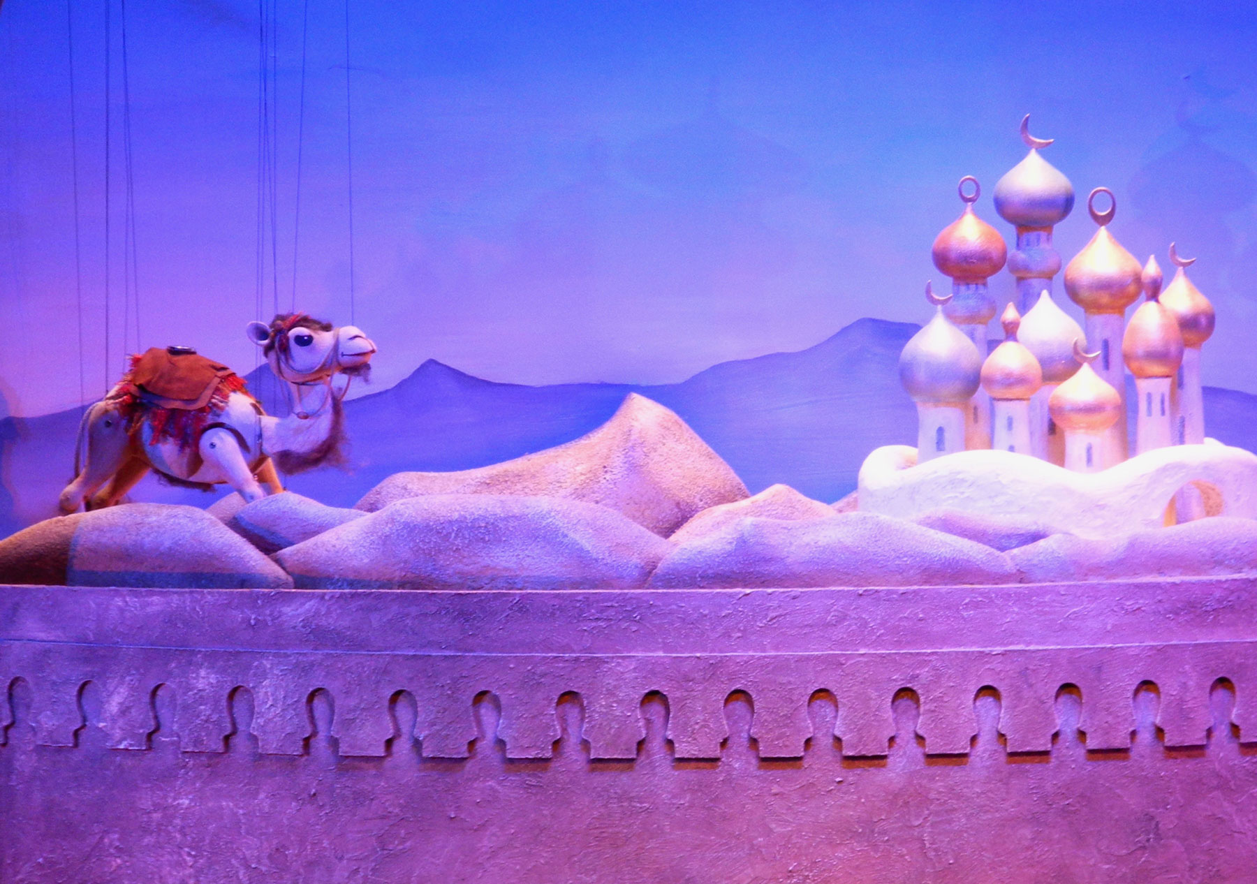 ALADDIN - Worlds of Puppets by Bernd Ogrodnik