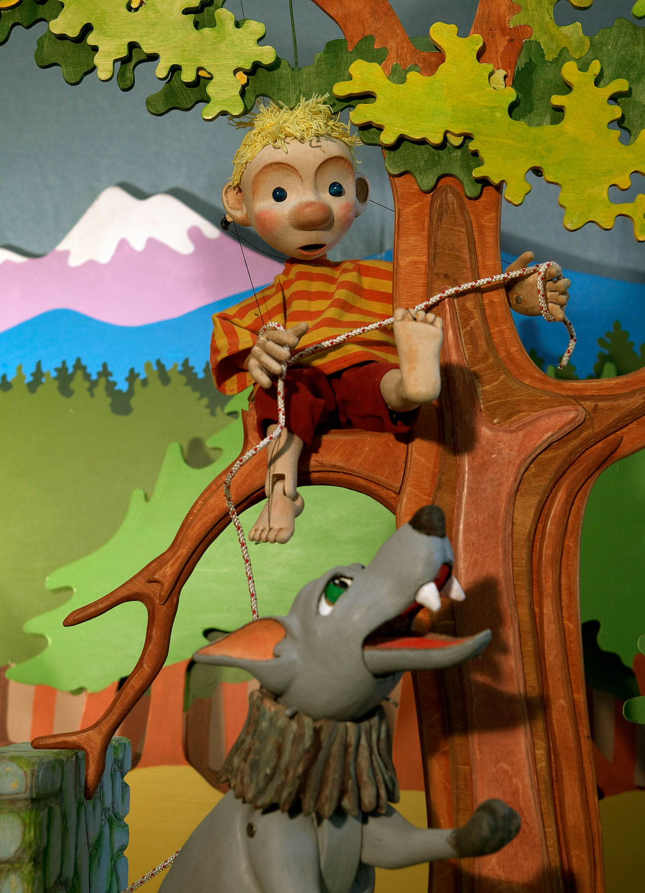 PETER AND THE WOLF - Worlds of Puppets by Bernd Ogrodnik